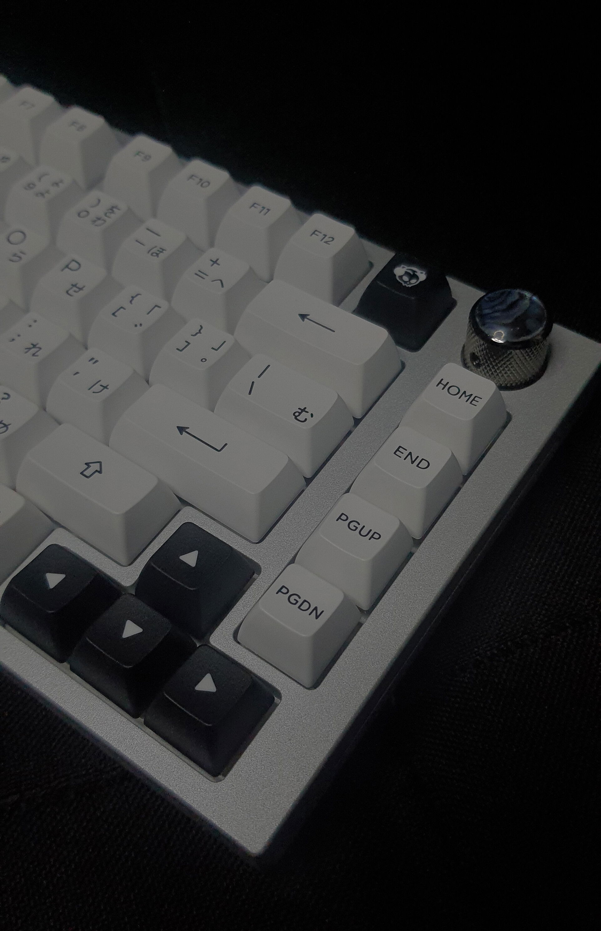 GMMK PRO ICE WHITE BUILD » keebs.gg