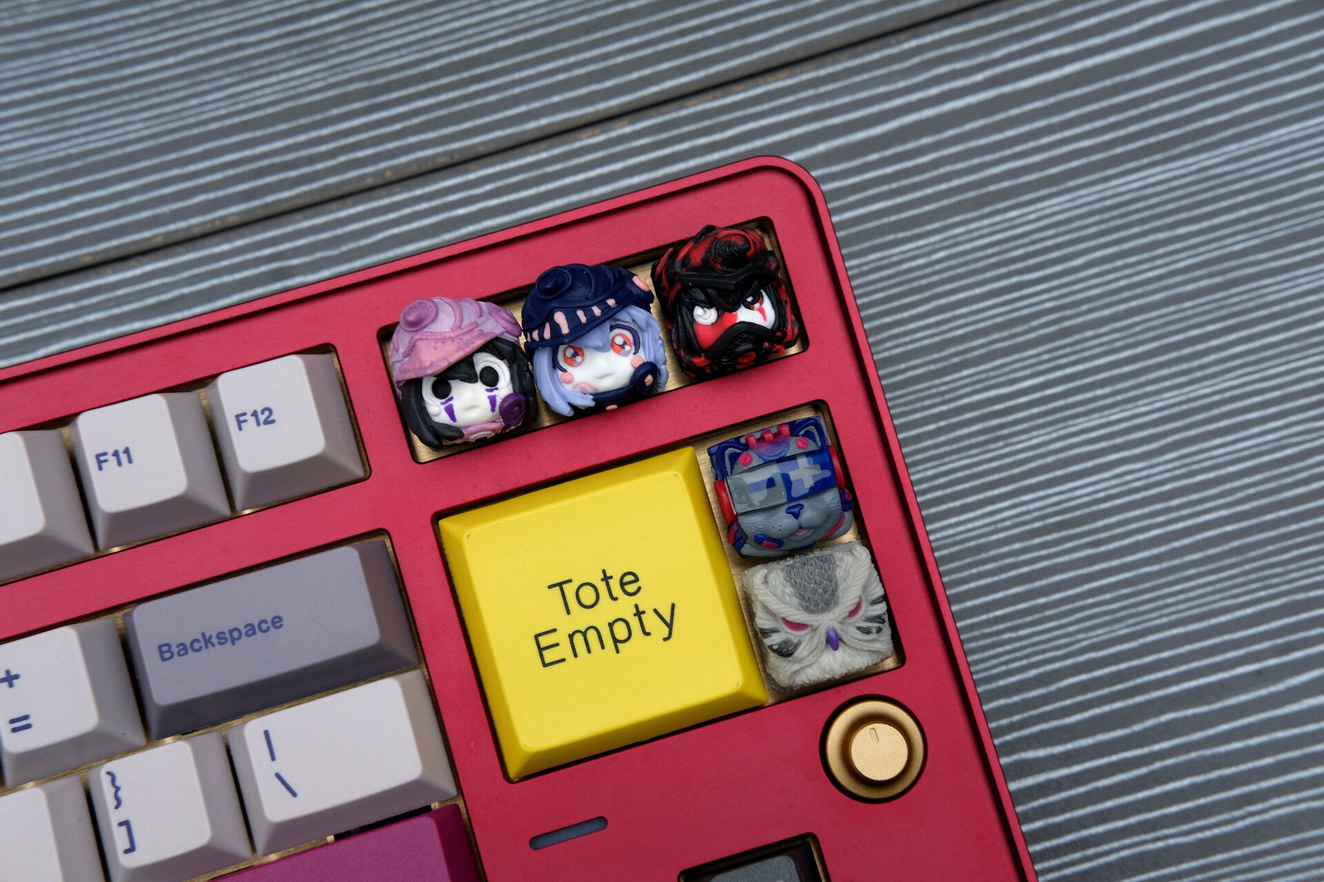 Skog Reboot TKL WKL x GMK DMG keycaps » keebs.gg