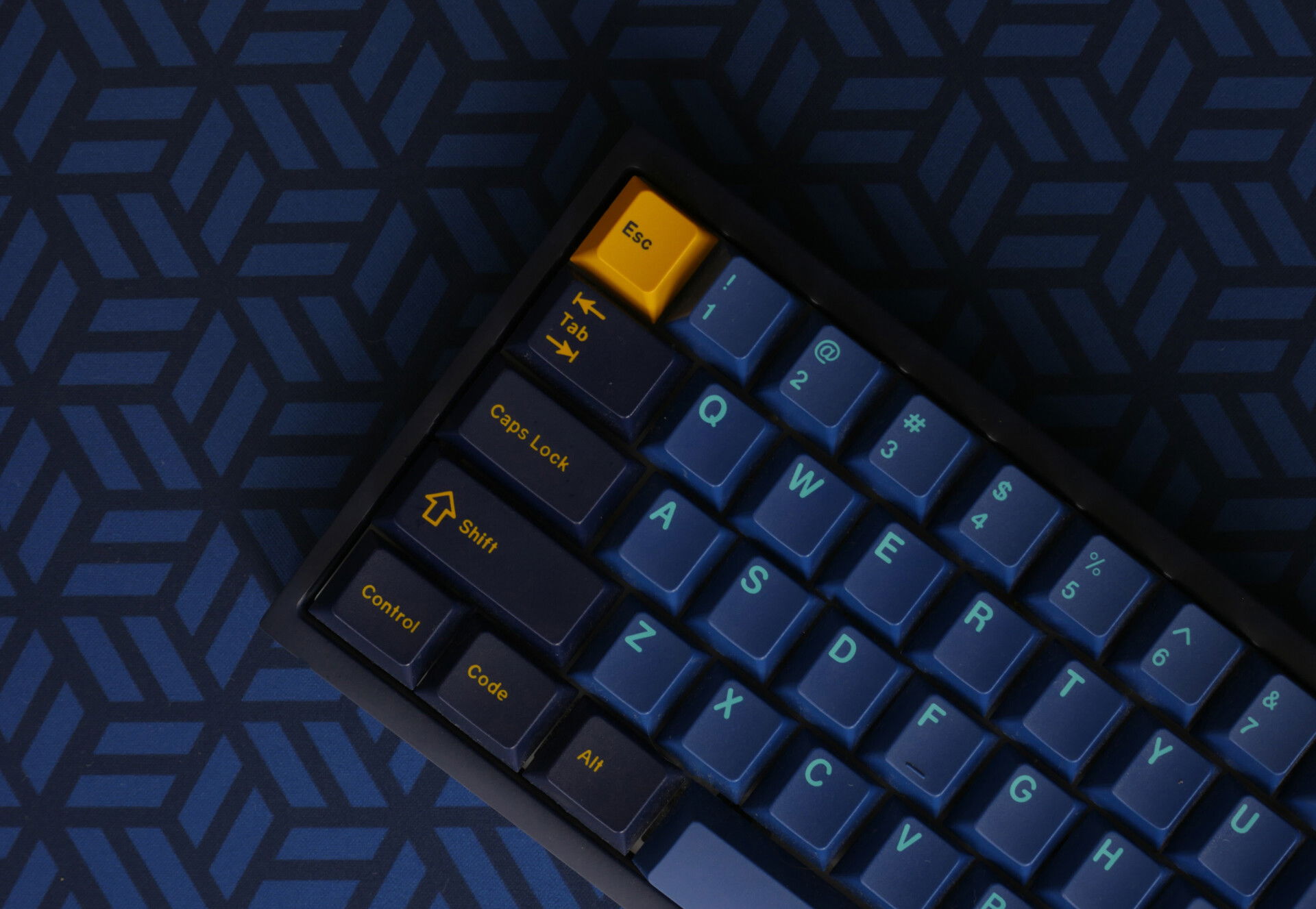 GMK Nautilus on Navy Bakeneko 60 » keebs.gg