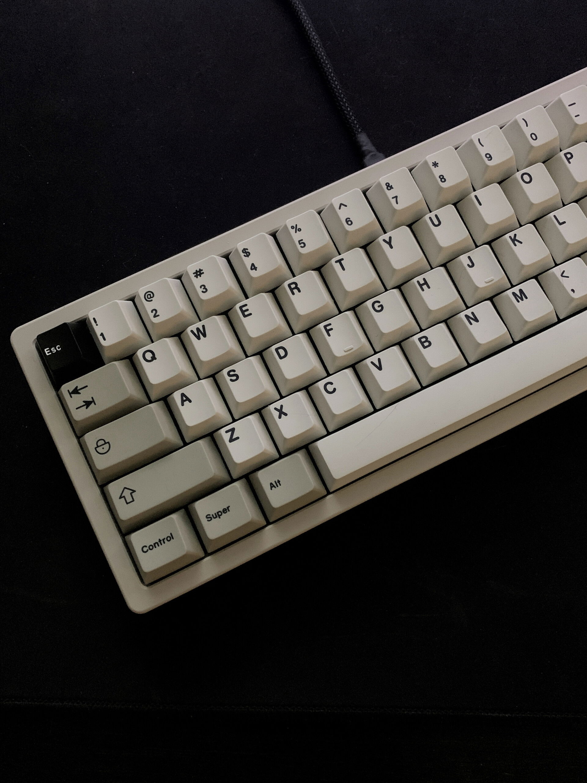 Black on beige » keebs.gg