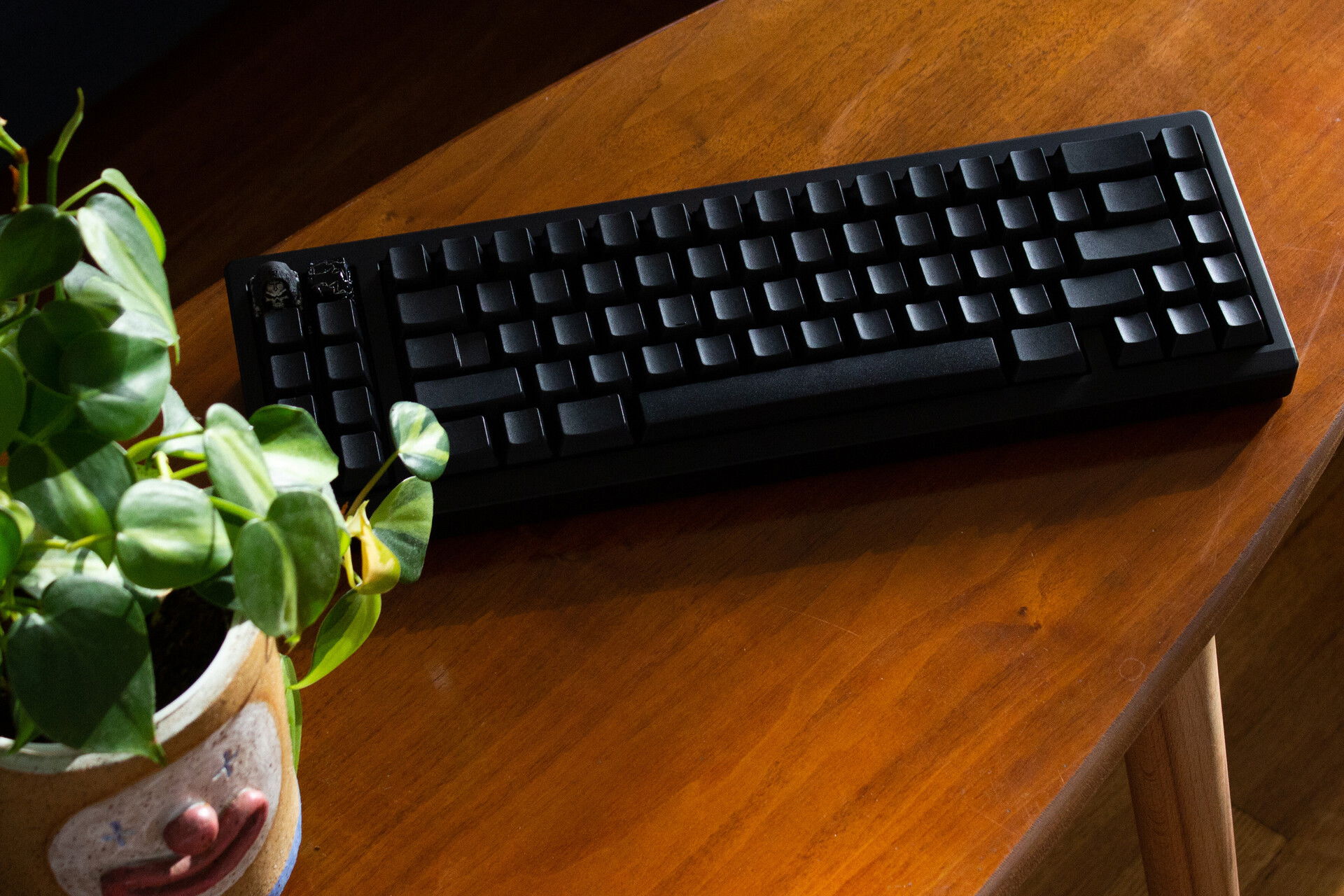 Ion Keyboards Zenith Blacked out » keebs.gg