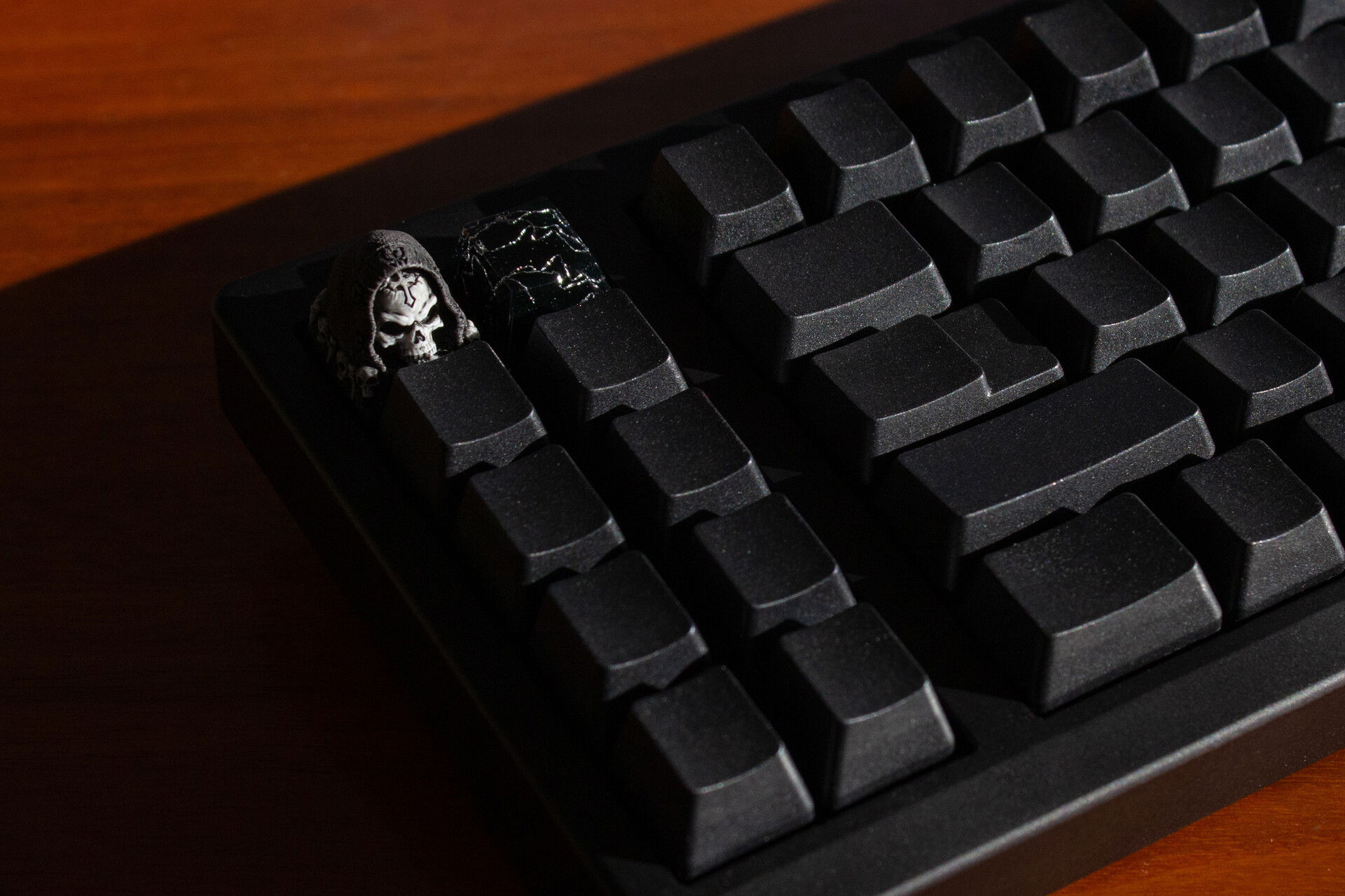 Ion Keyboards Zenith Blacked out » keebs.gg