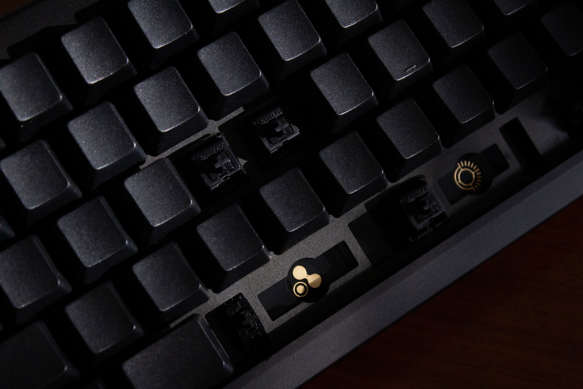 Ion Keyboards Zenith Blacked out » keebs.gg