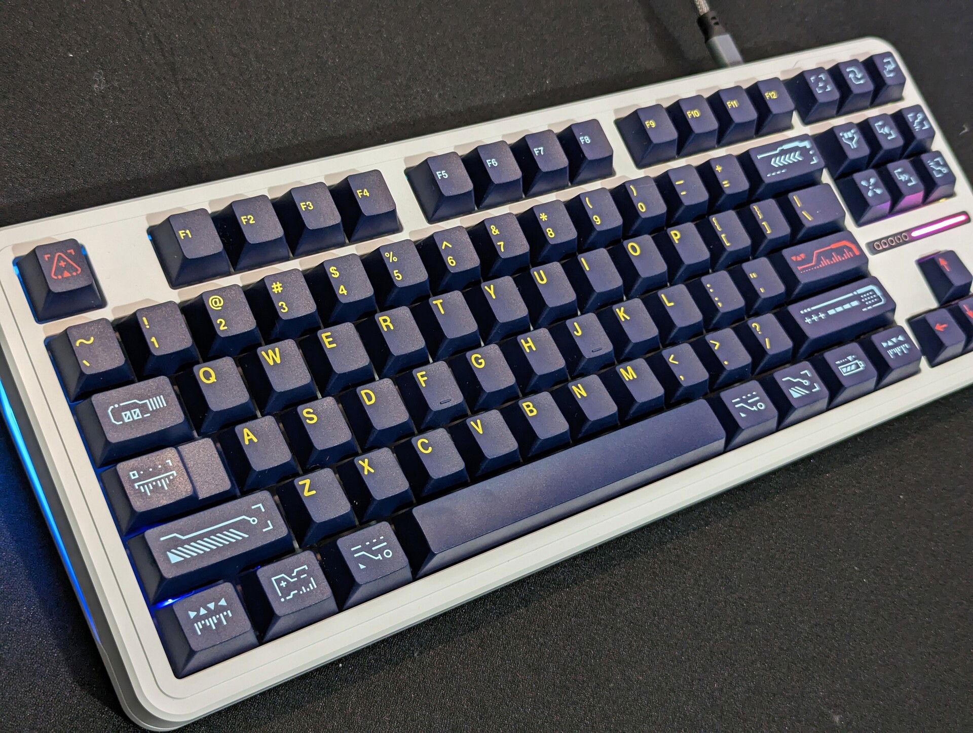 Space80 - Apollo - Bright Side of the Moon » keebs.gg