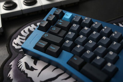 GRID 650 WITH FLASHH » keebs.gg