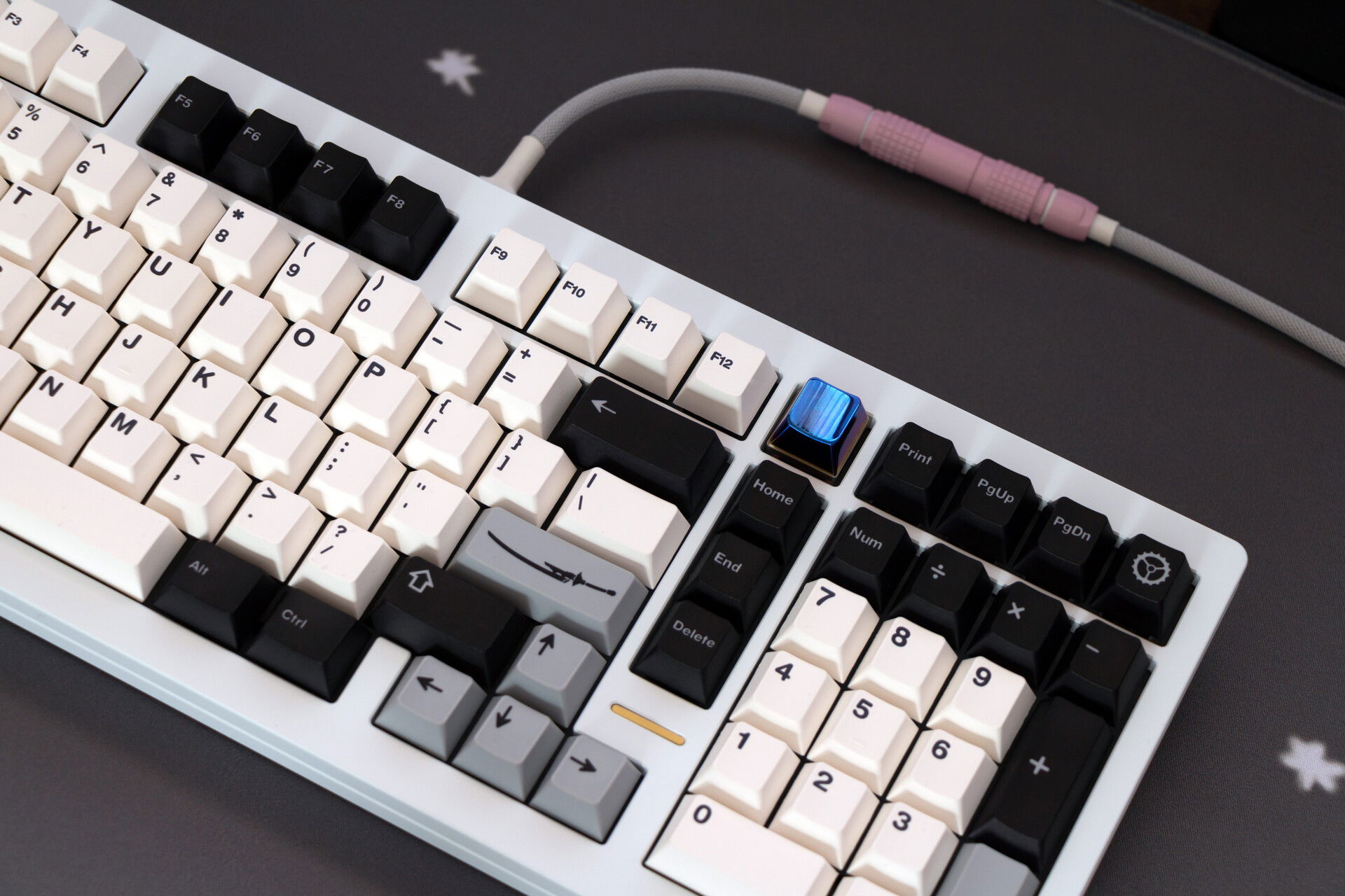 NieR:ZeRo » keebs.gg