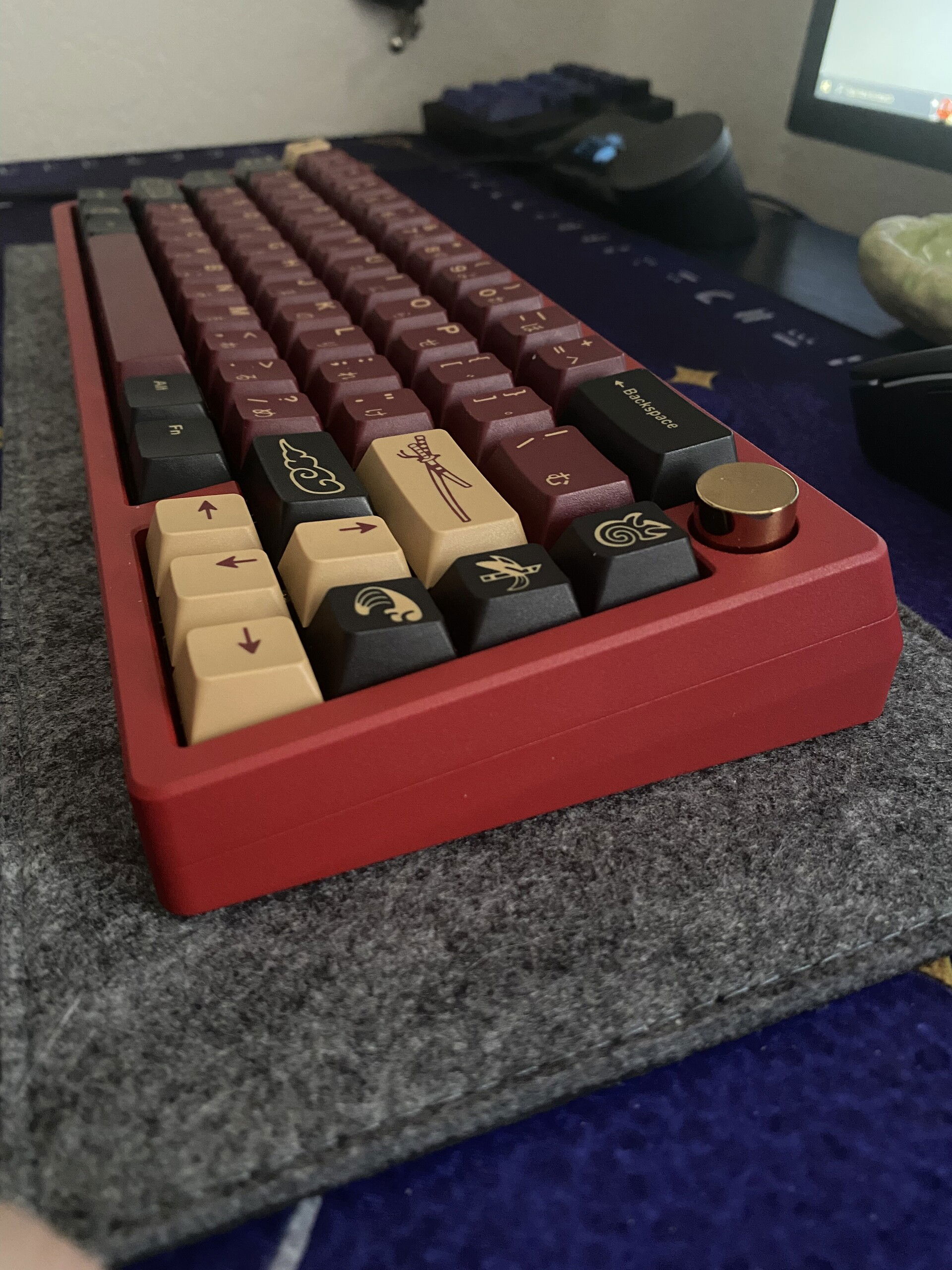 Zoom65 EE R2 - GMK Red Samurai » keebs.gg