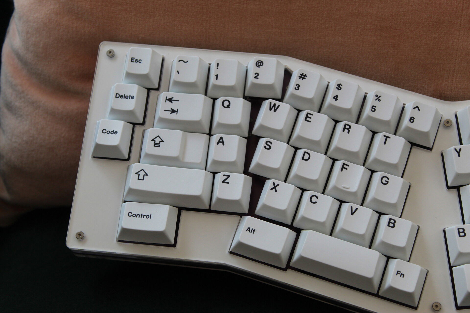 White on White Chalice » keebs.gg